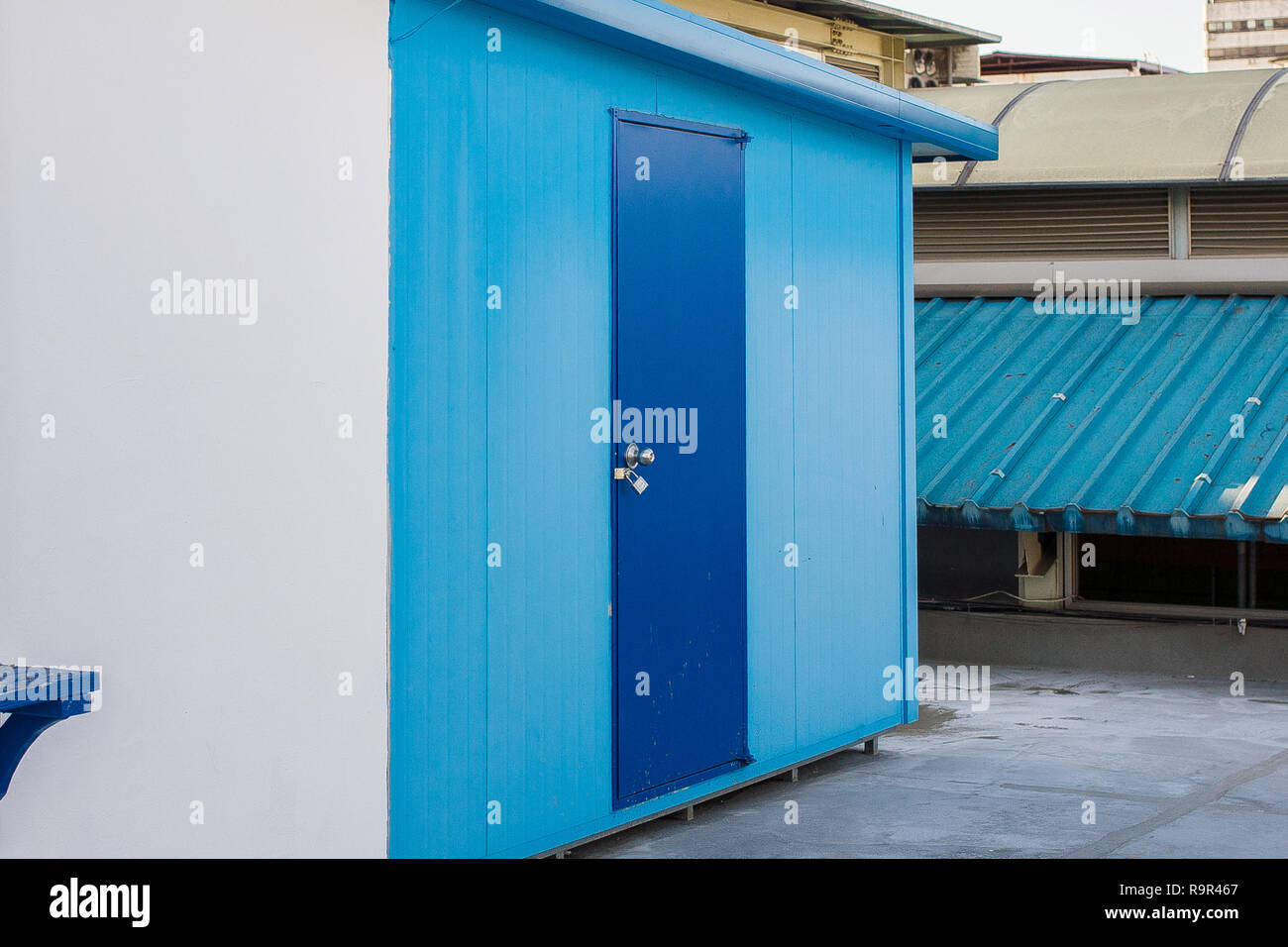 Container door hi-res stock photography and images - Alamy