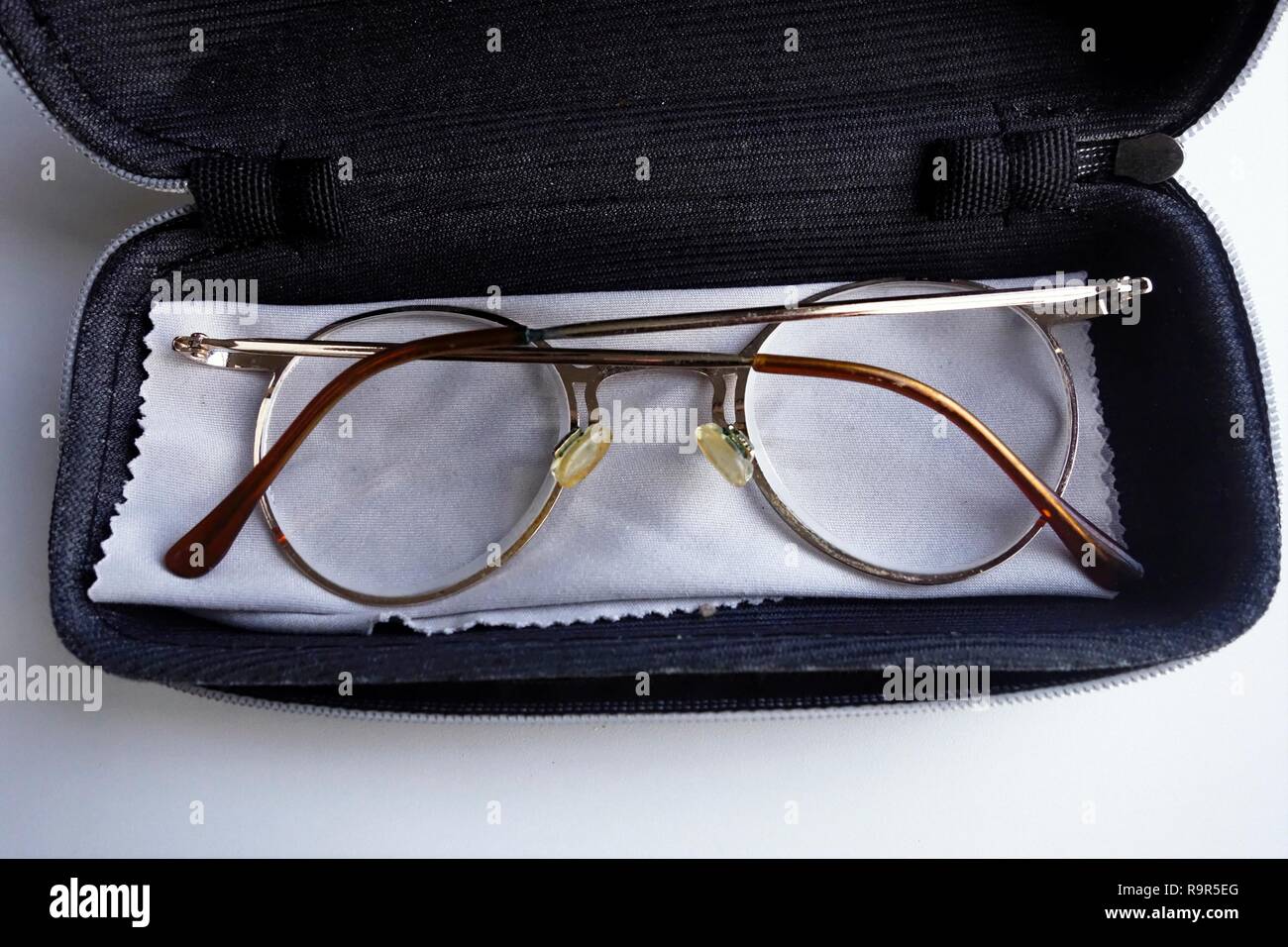 Spectacles case hi-res stock photography and images - Alamy