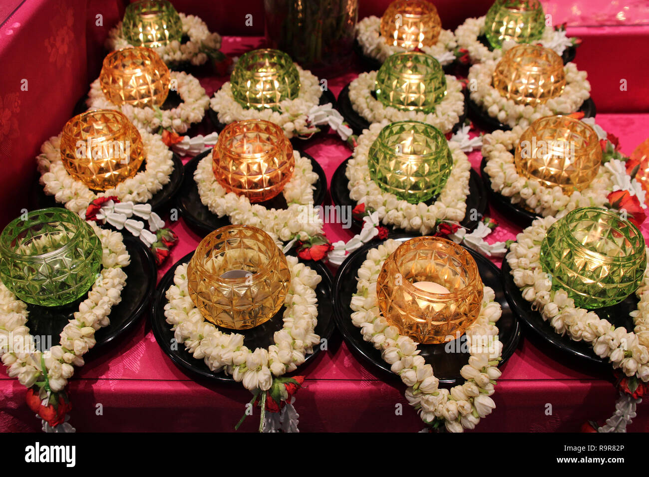In the Buddha Tooth Relic Temple in Singapour Stock Photo - Alamy