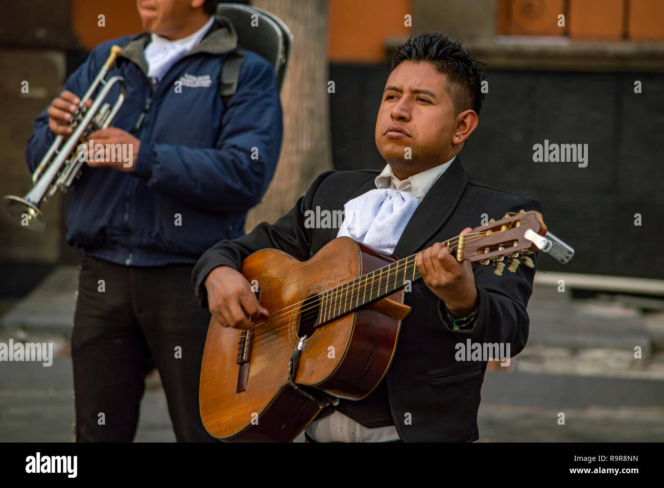Mariachi men hi-res stock photography and images - Alamy