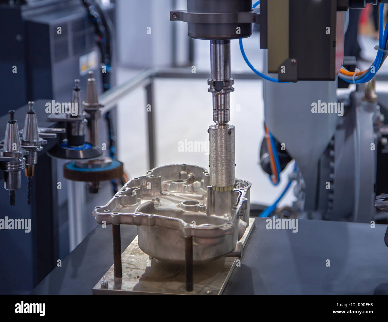 Manufacturing robotic machining with quick change tool application ...