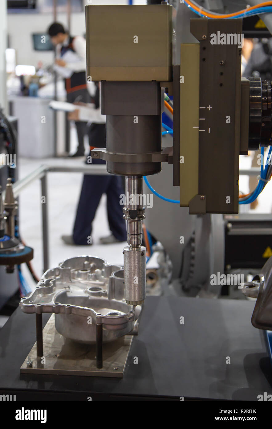 Manufacturing robotic machining with quick change tool application ...