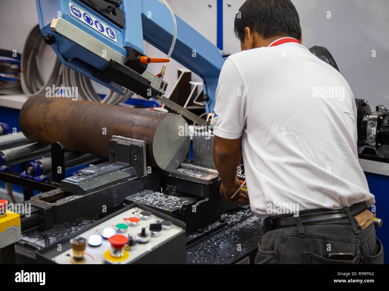 Machine cutting heavy raw material hi-res stock photography and images ...