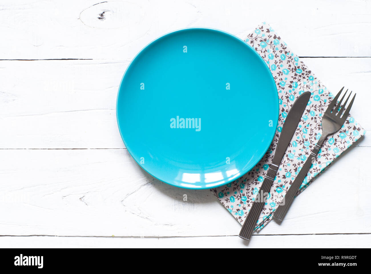 Empty dining table from above hi-res stock photography and images - Alamy