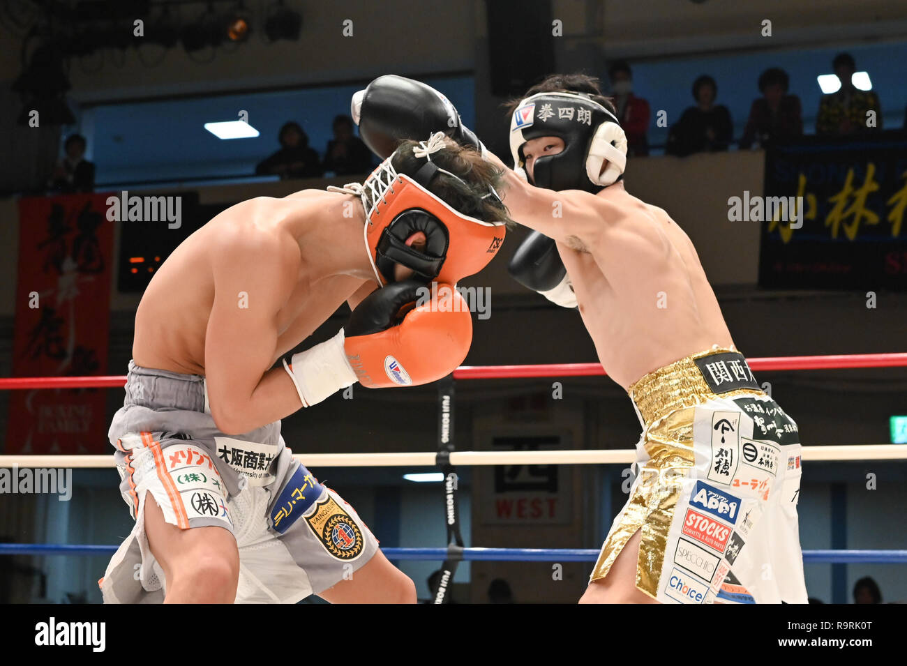 Tokyo, Japan. 13th Dec, 2018. (L-R) Hiroto Kyoguchi, Ken Shiro Boxing ...