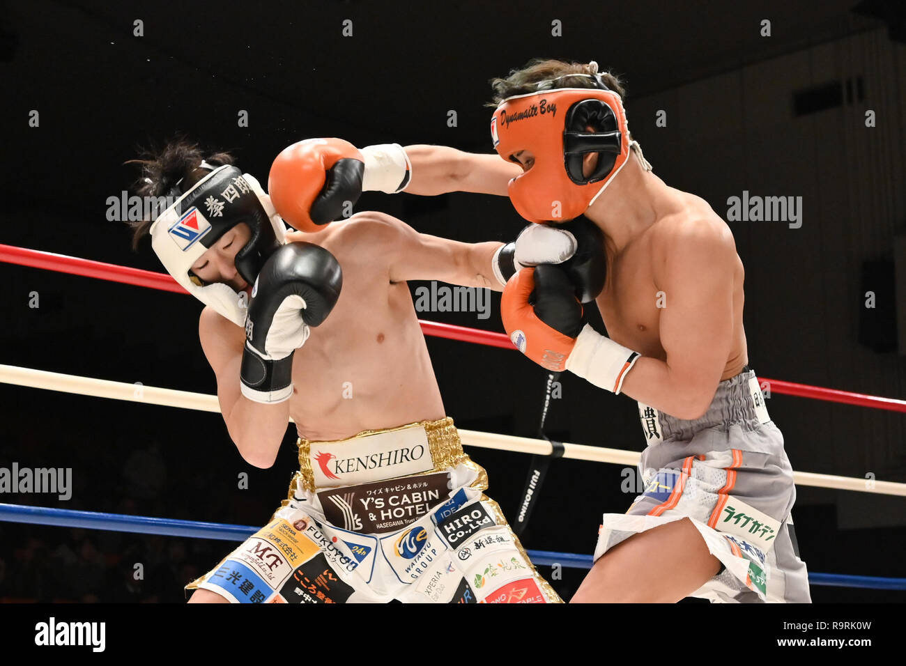 Tokyo, Japan. 13th Dec, 2018. (L-R) Ken Shiro, Hiroto Kyoguchi Boxing ...