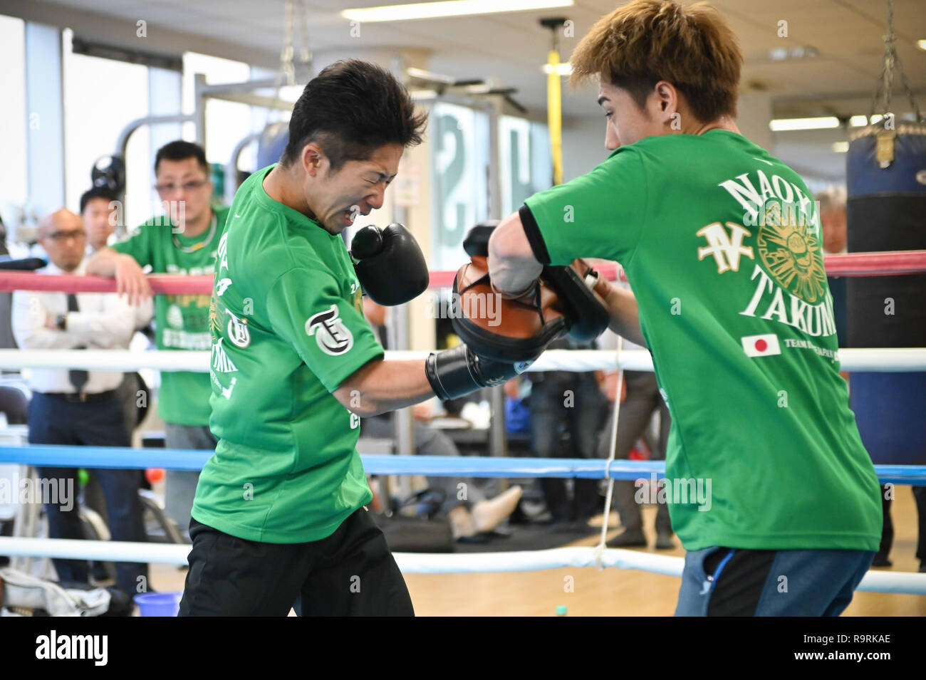 Yokohama, Kanagawa, Japan. 21st Dec, 2018. (L-R) Takuma Inoue, Kosuke Ota Boxing : Takuma Inoue ...