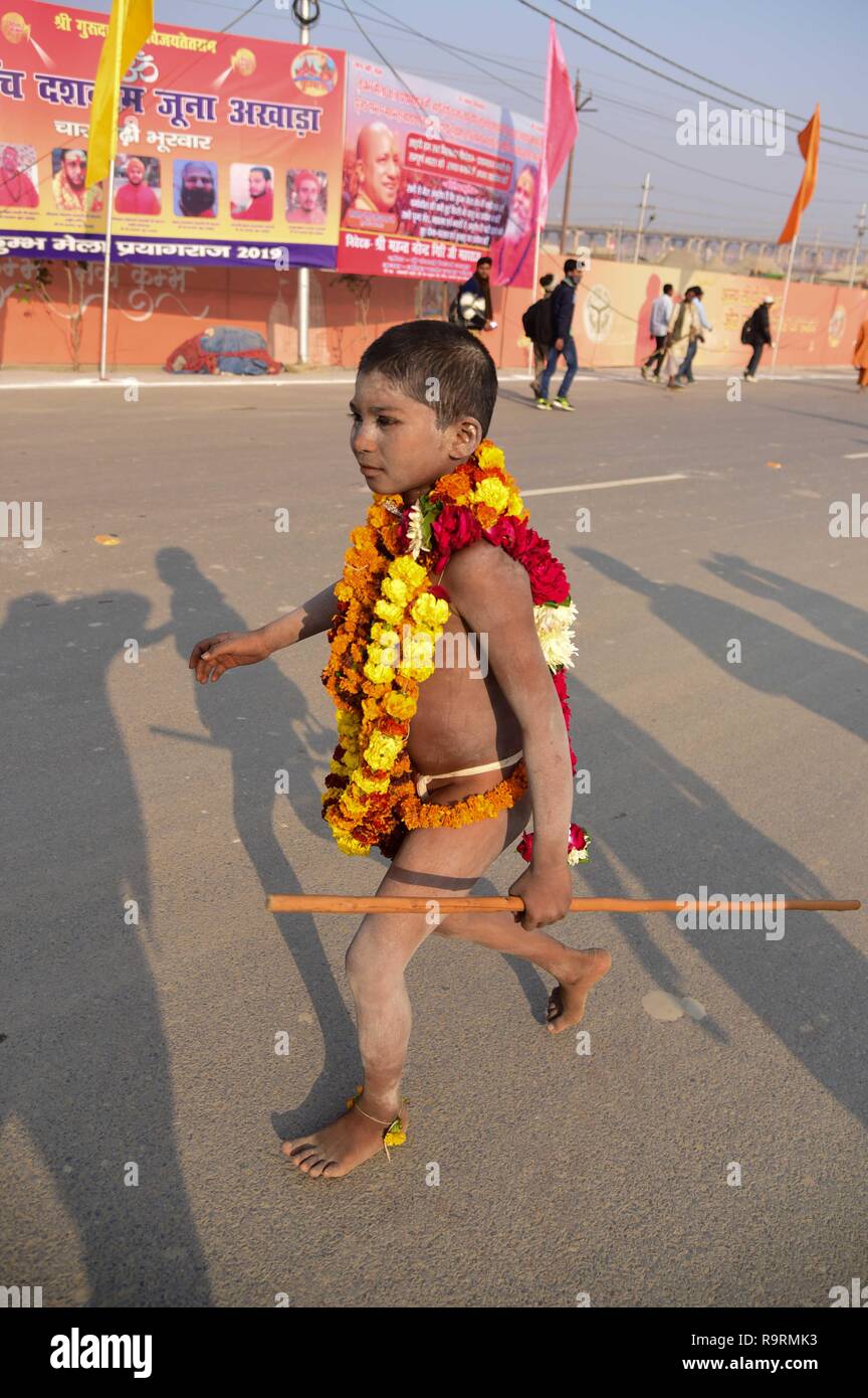 Allahabad, Uttar Pradesh, India. 27th Dec, 2018. Allahabad: A young ...