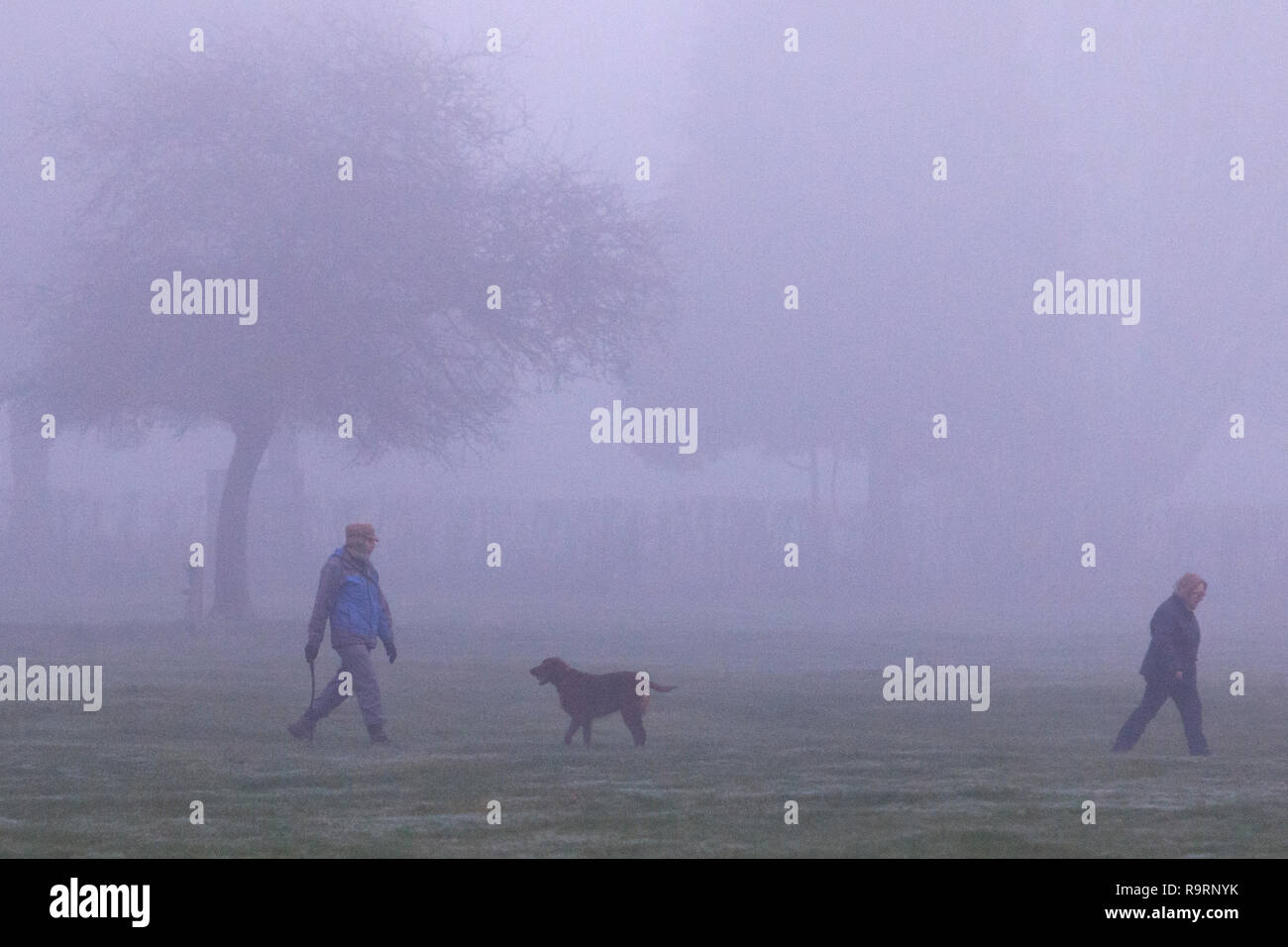 Chippenham, Wiltshire, UK. 27th December, 2018. UK winter weather. As ...