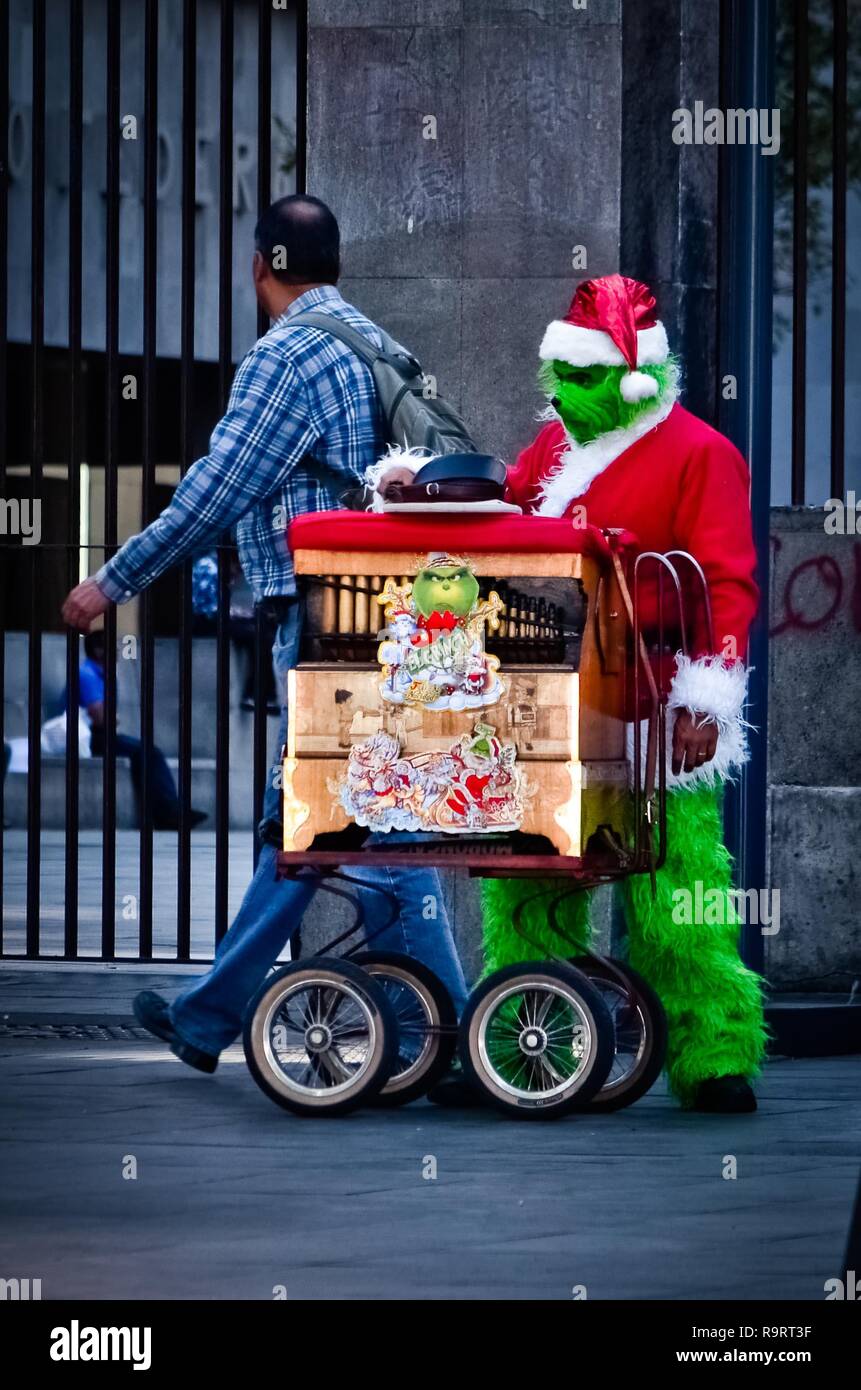The grinch 2018 hi-res stock photography and images - Alamy