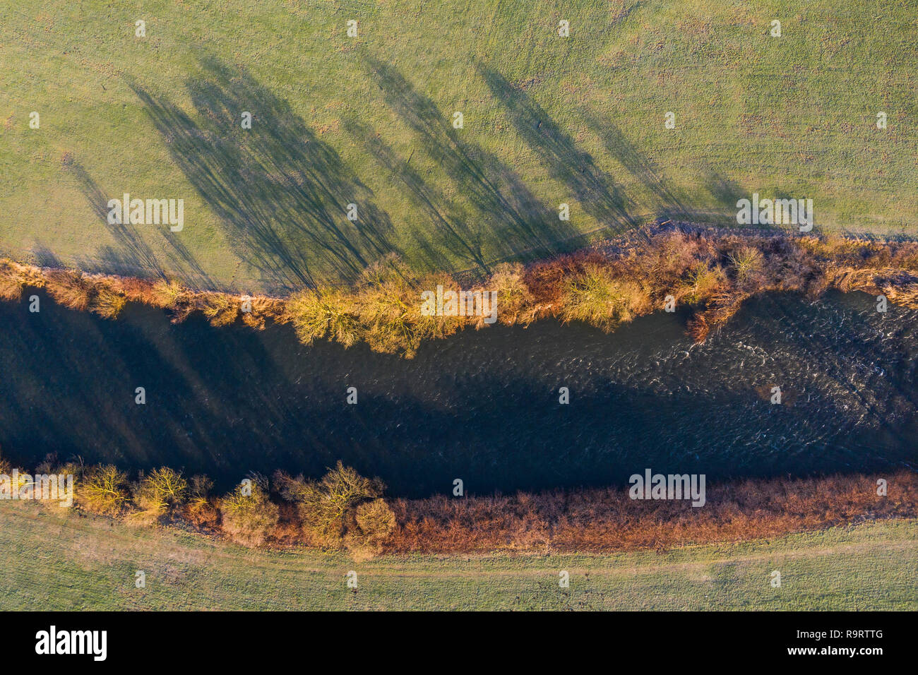 Hennef, Germany. 28th Dec, 2018. The sun shines on the river Sieg. The ...