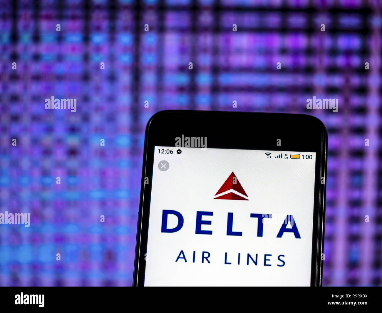 Delta air lines logo hi-res stock photography and images - Alamy