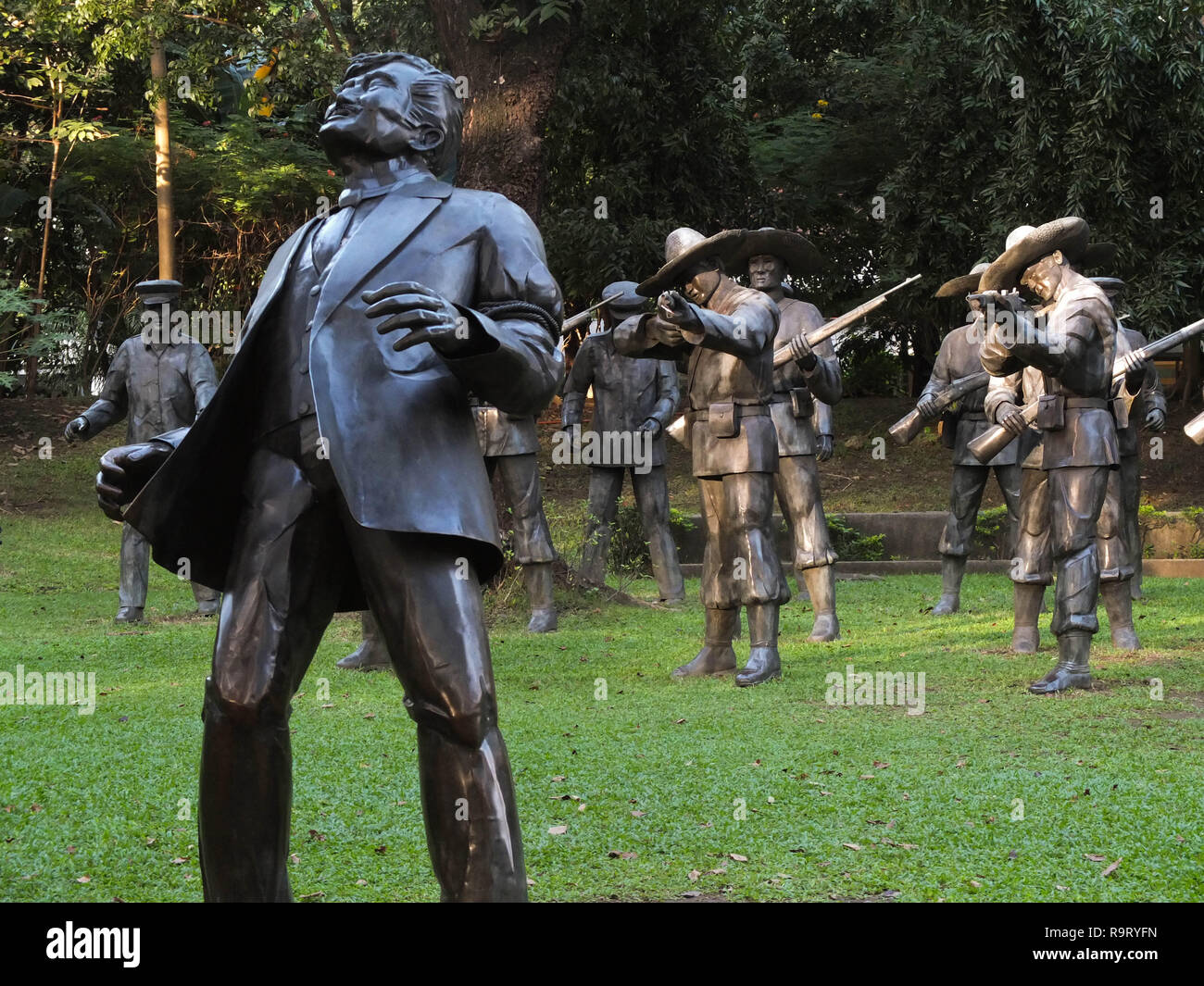 Manila, Philippines. 18th Mar, 2012. The falling bronze statue of Dr ...