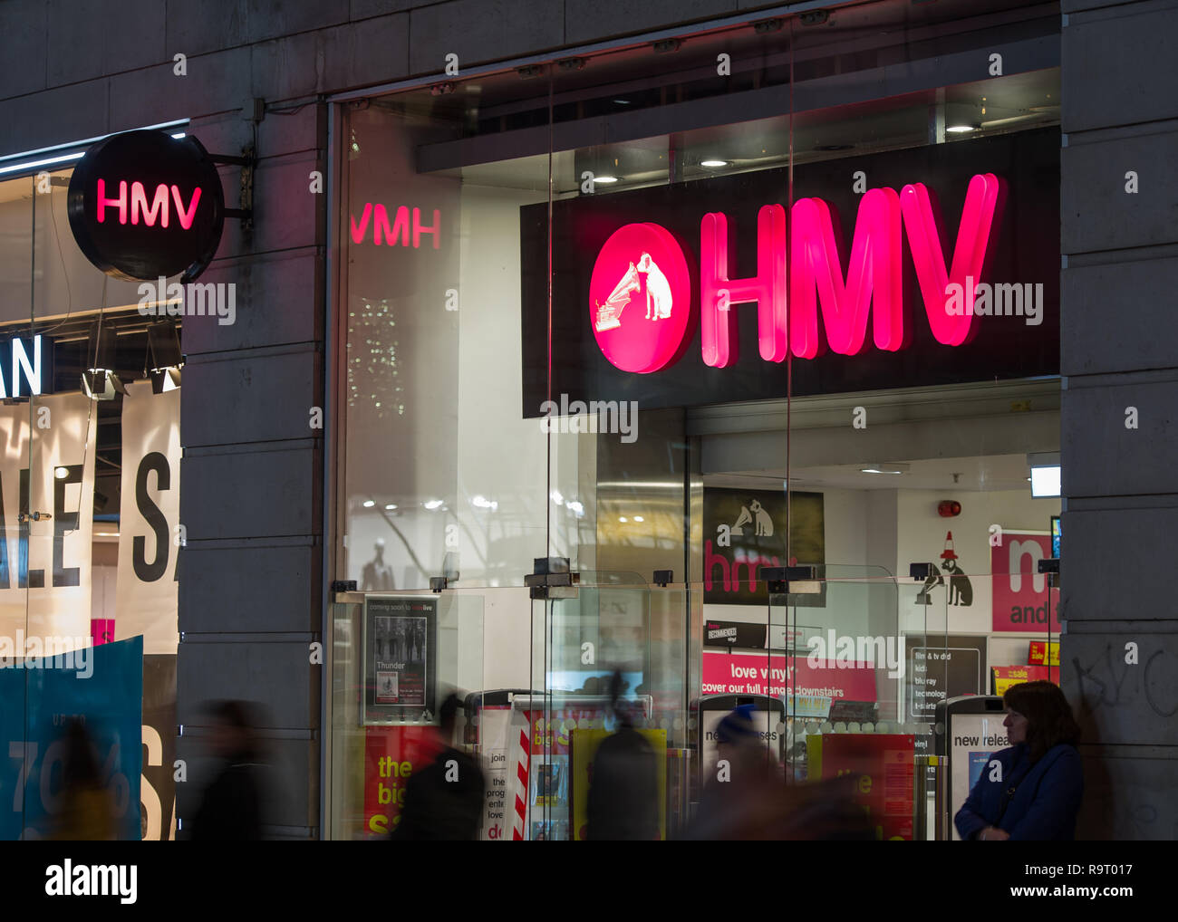 Top 40 singles chart hi-res stock photography and images - Alamy