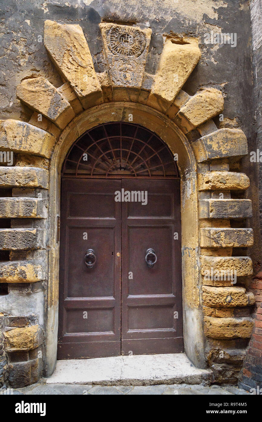 Wooden arch door hi-res stock photography and images - Alamy