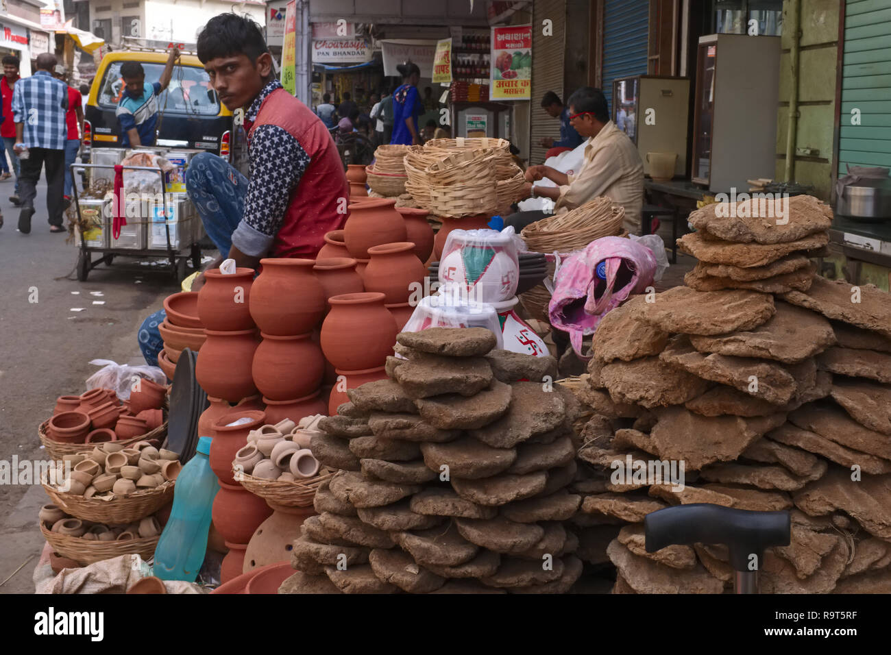Cow dung usage hi-res stock photography and images - Alamy