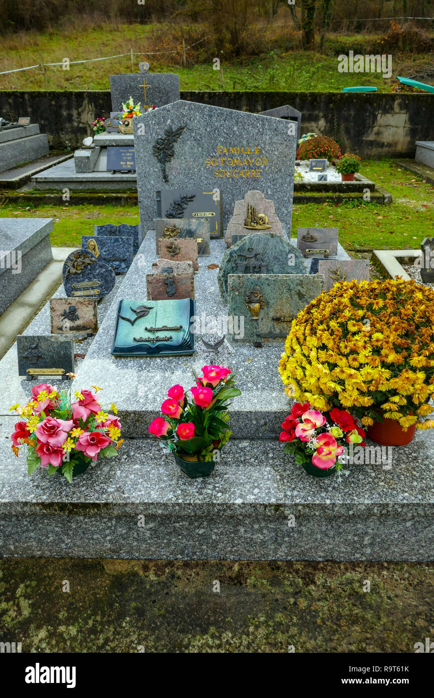 Family tomb hi-res stock photography and images - Alamy