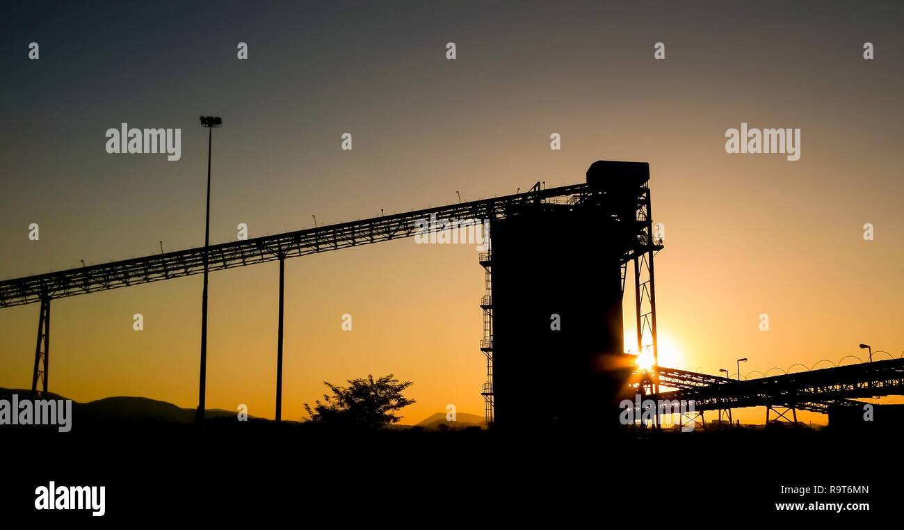 African mine silhouette hi-res stock photography and images - Alamy