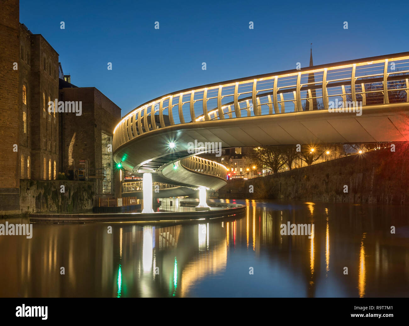 Castle Bridge Bristol. A curving cycle and pedestrian route over the ...