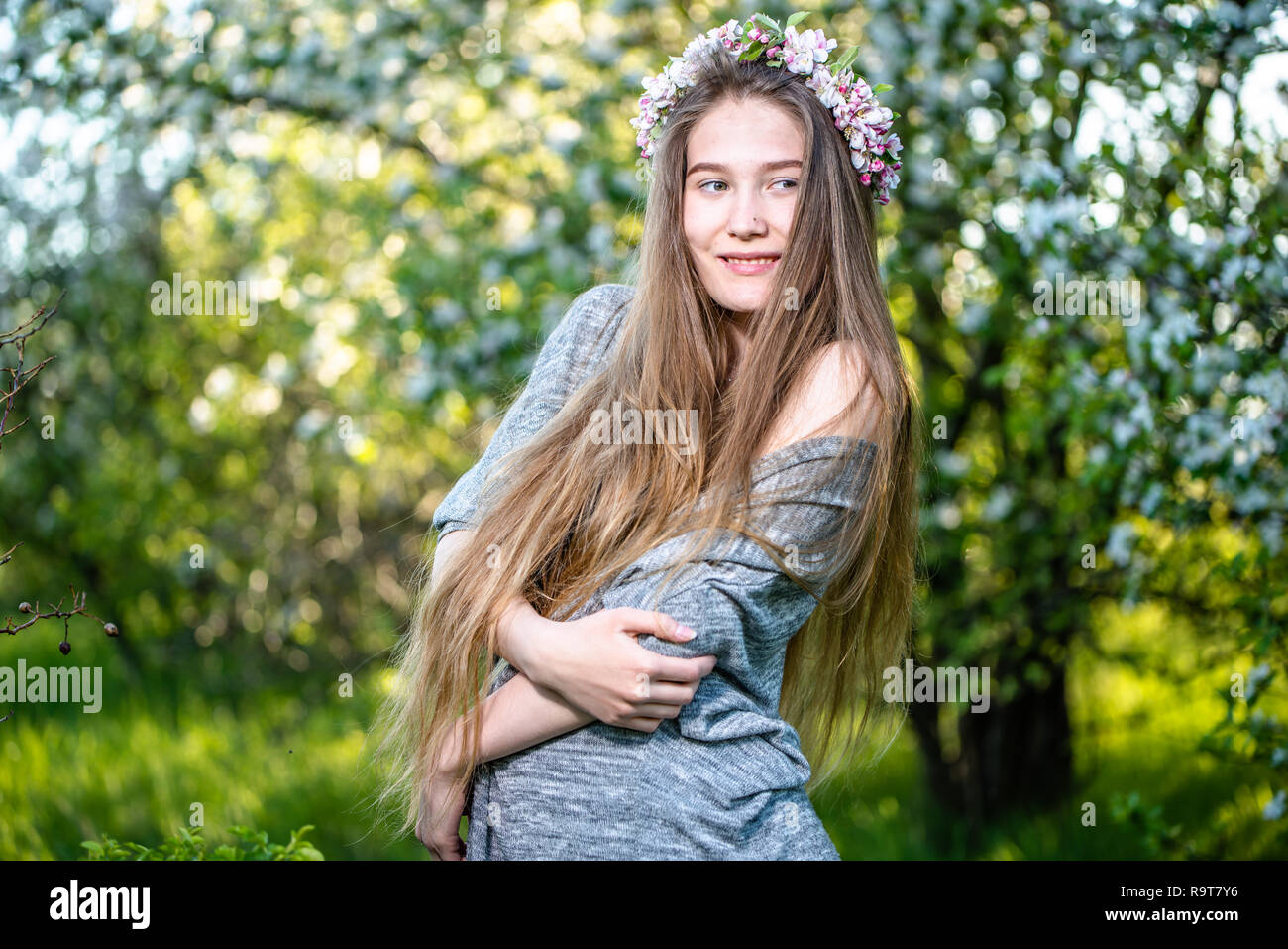 Beautiful natural girl in spring garden Stock Photo - Alamy