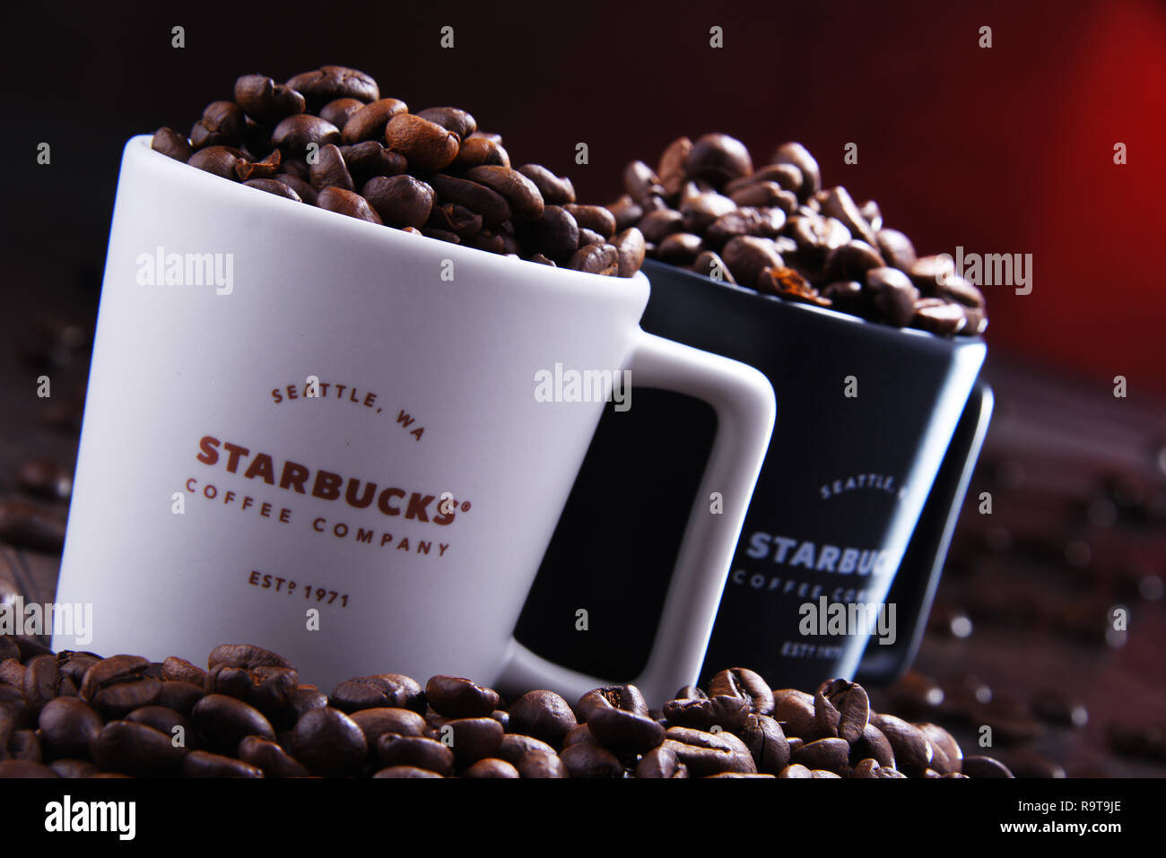 Starbucks coffee cups hi-res stock photography and images - Alamy