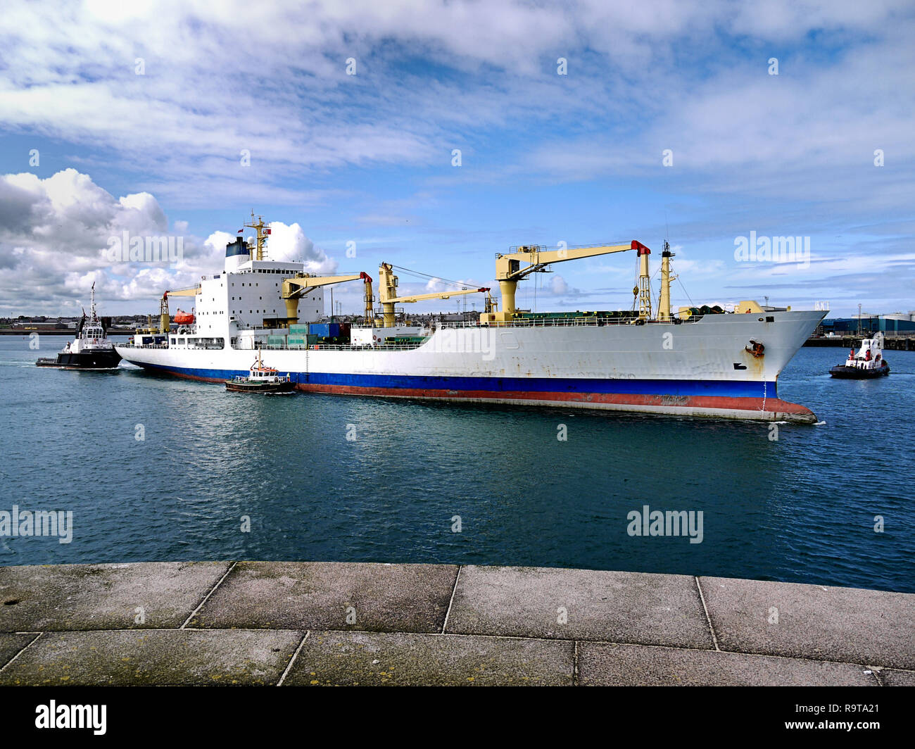 Reefer ship hi-res stock photography and images - Alamy
