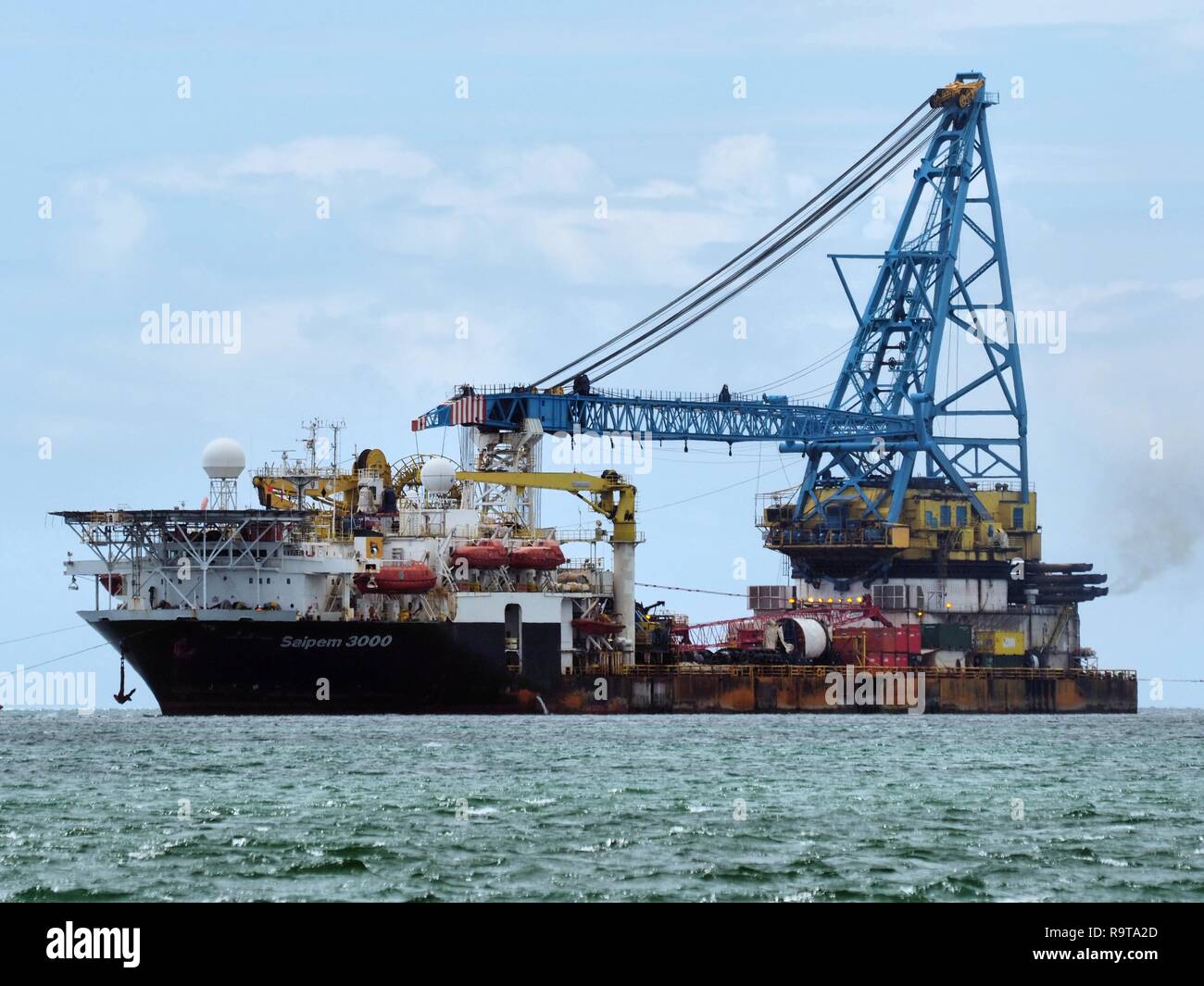 Boom crane, ship hi-res stock photography and images - Alamy