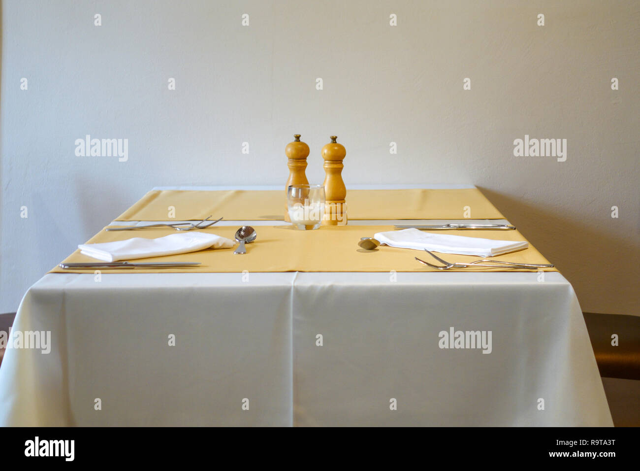 Plain table hi-res stock photography and images - Alamy