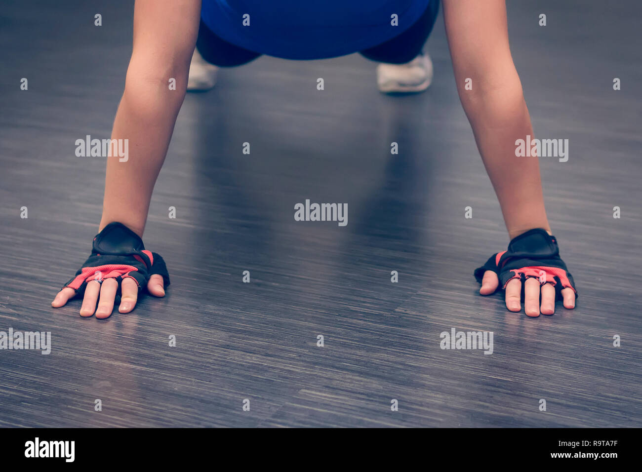 Teenager push ups hi-res stock photography and images - Alamy