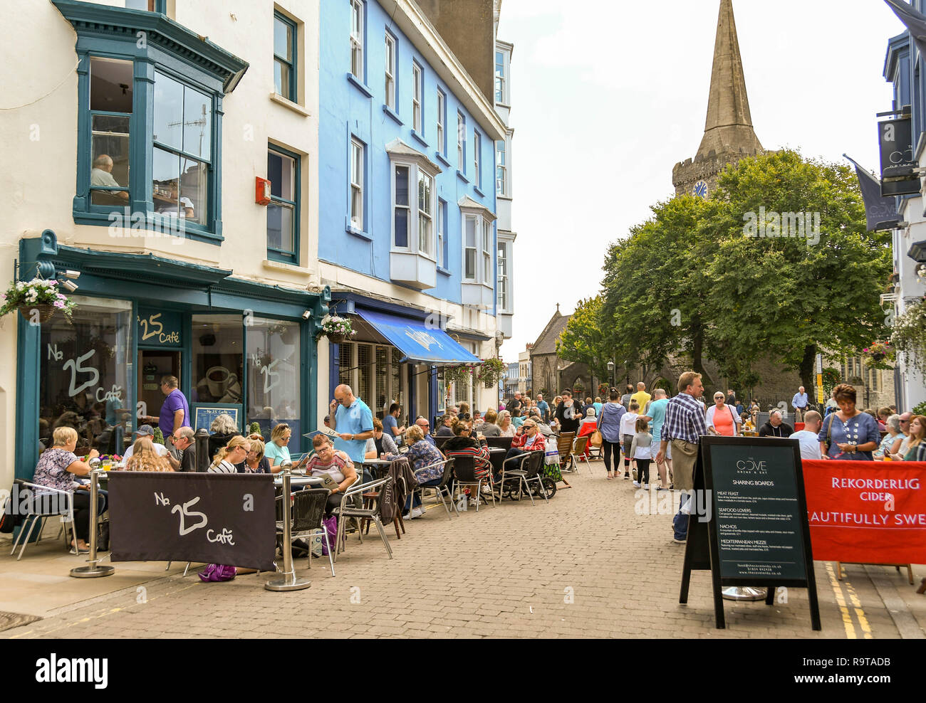 Tenby street hi-res stock photography and images - Alamy