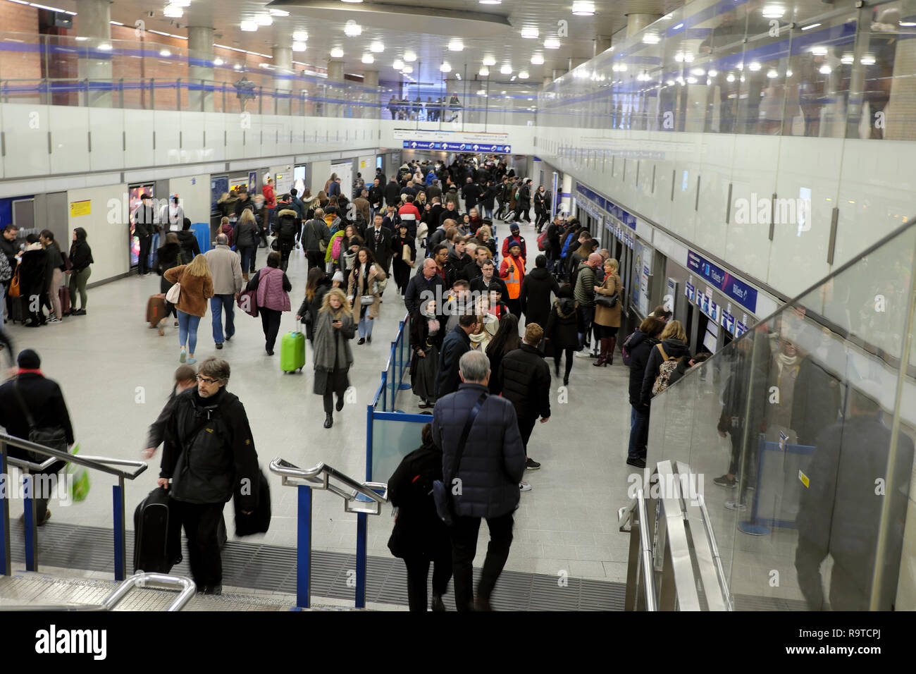 Kings cross inside hi-res stock photography and images - Alamy