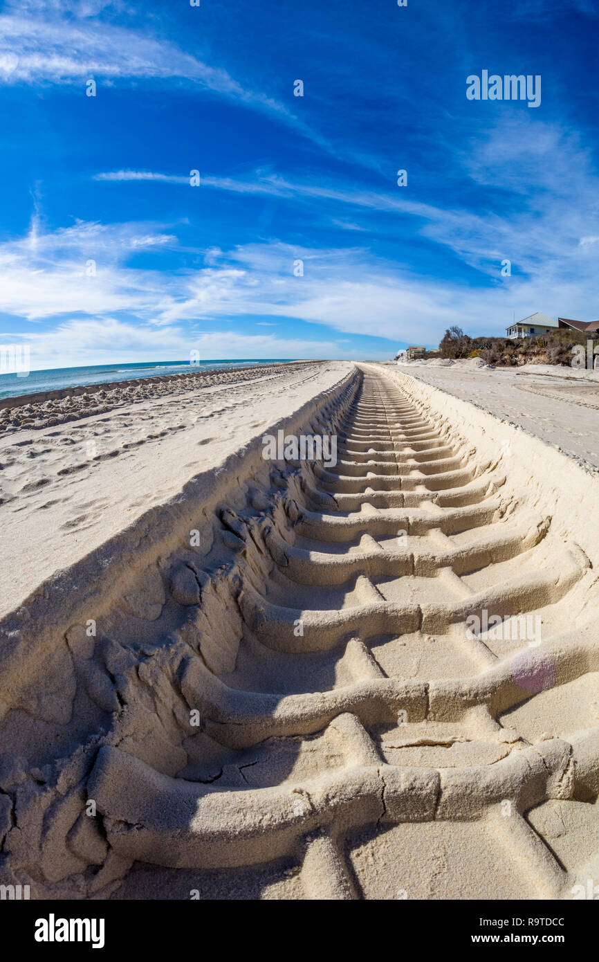 Machinery tracks hi-res stock photography and images - Alamy