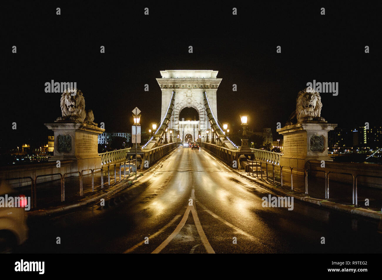 Chain Bridge by night, Budapest, Hungary Stock Photo - Alamy