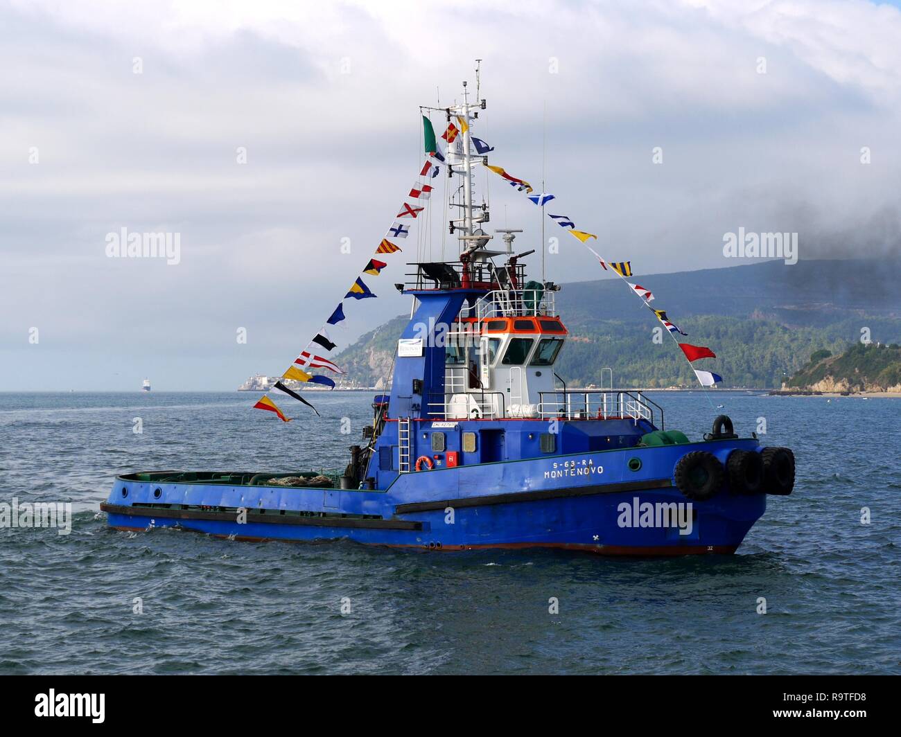 Quayside tugboat hi-res stock photography and images - Alamy