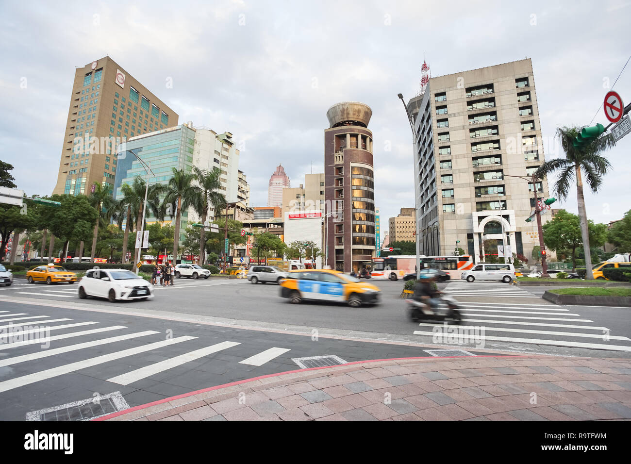 Taipei taiwan street view hi-res stock photography and images - Alamy