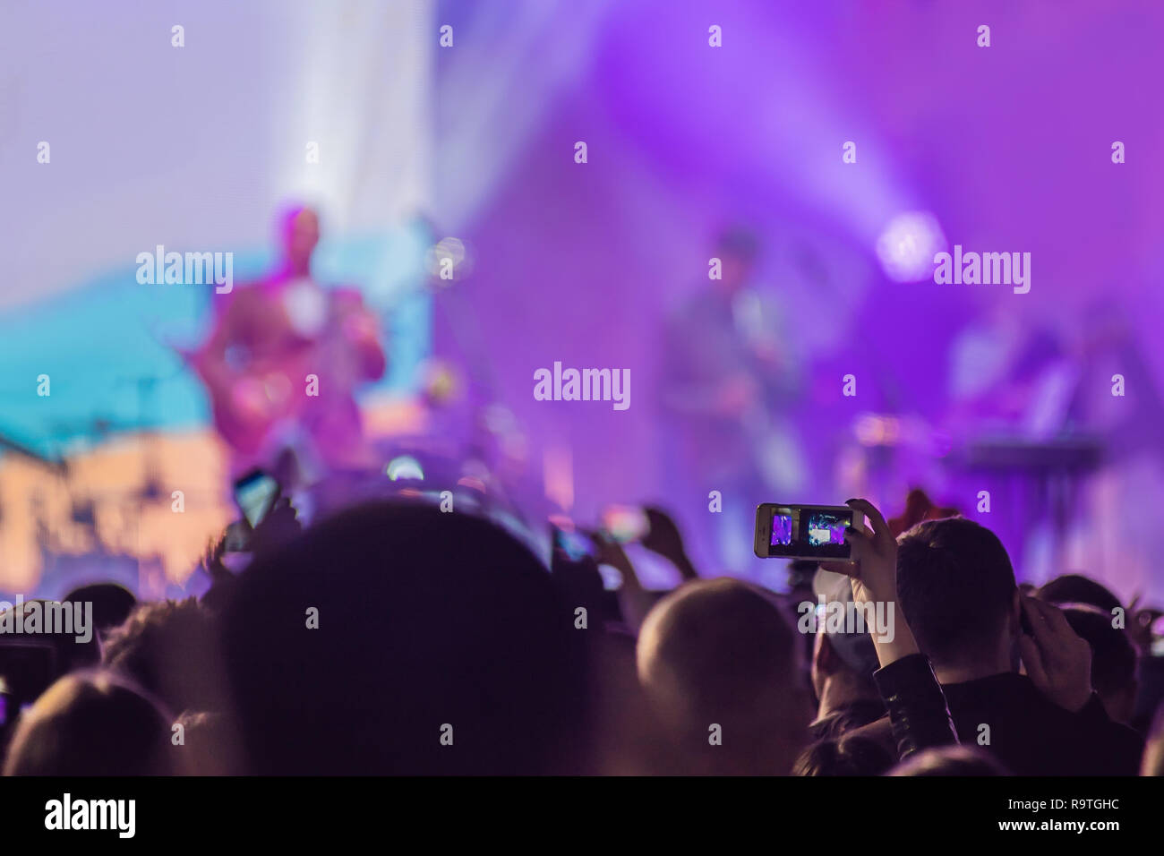 Use advanced mobile recording, fun concerts and beautiful lighting ...