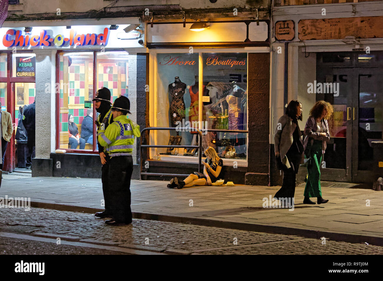 Pictured: A woman sits on the pavement. Friday 14 December 2018 Re ...