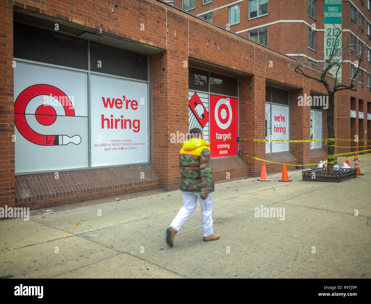 How hiring sign construction hi-res stock photography and images - Alamy