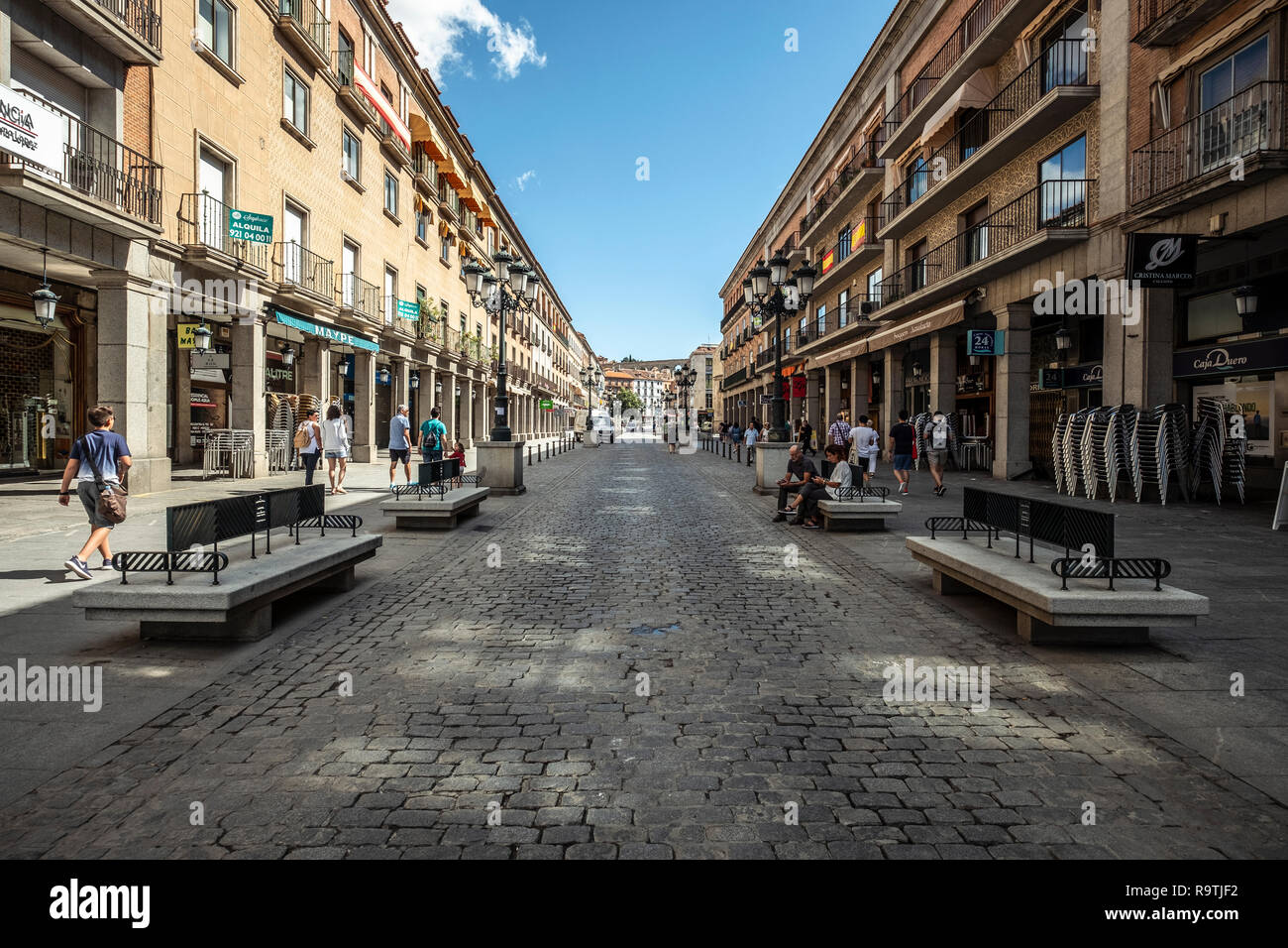 Shopping street segovia spain hi-res stock photography and images - Alamy