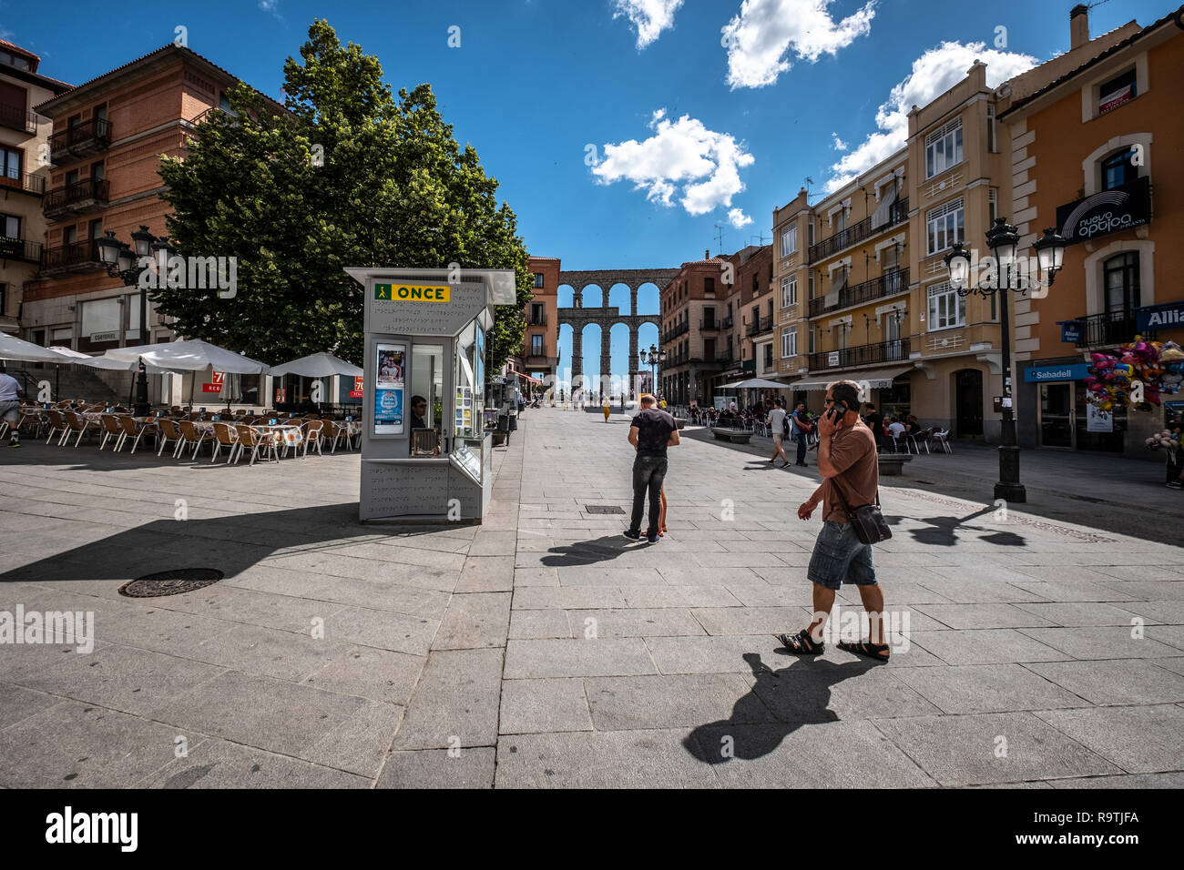Shopping street segovia spain hi-res stock photography and images - Alamy