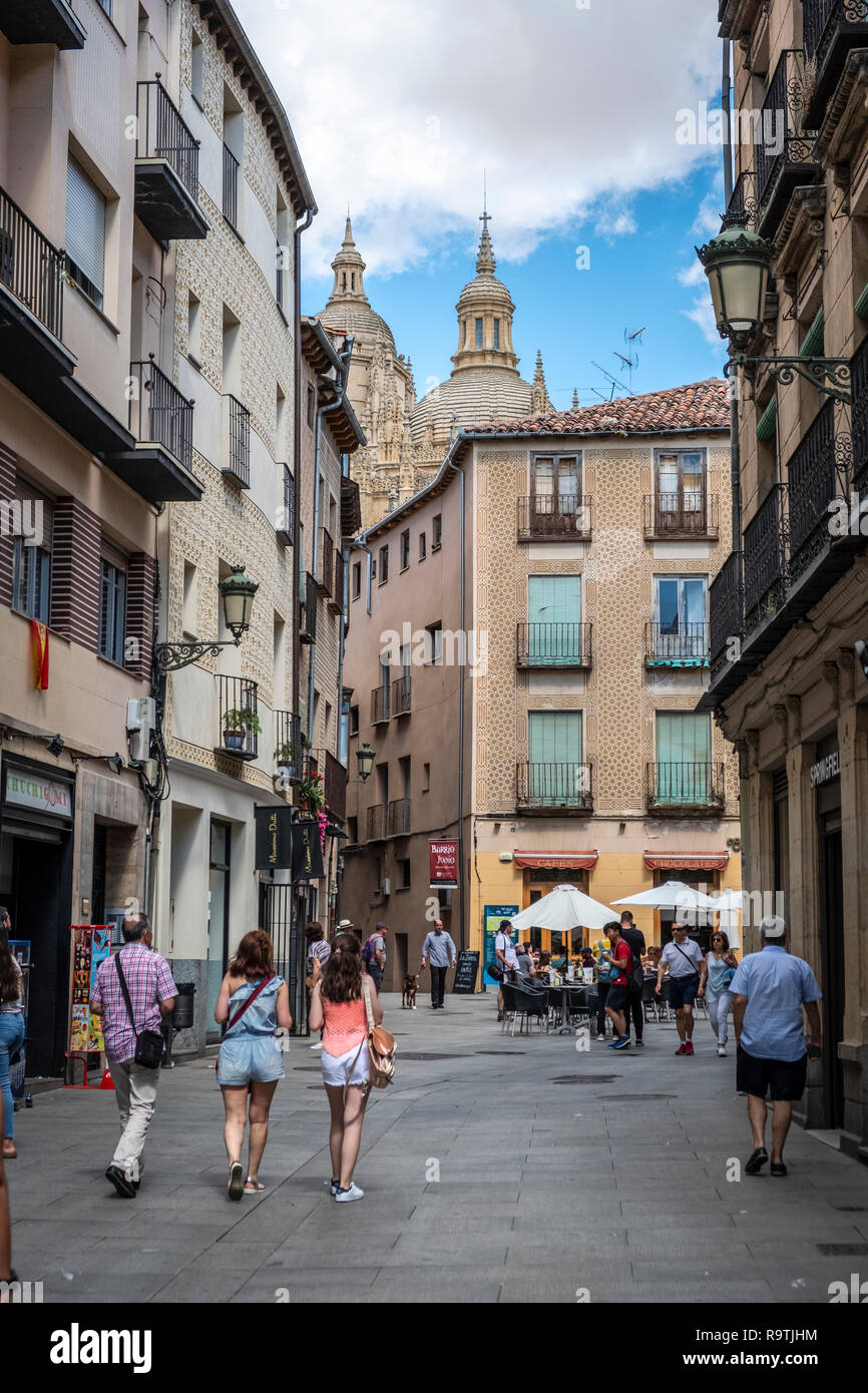 Shopping street segovia spain hi-res stock photography and images - Alamy