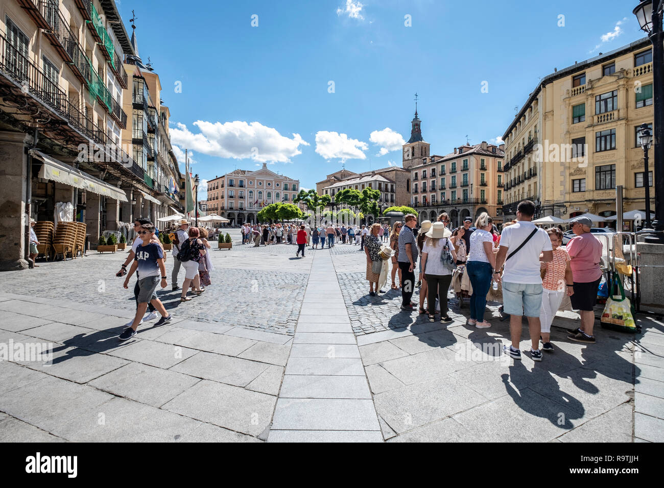 Shopping street segovia spain hi-res stock photography and images - Alamy