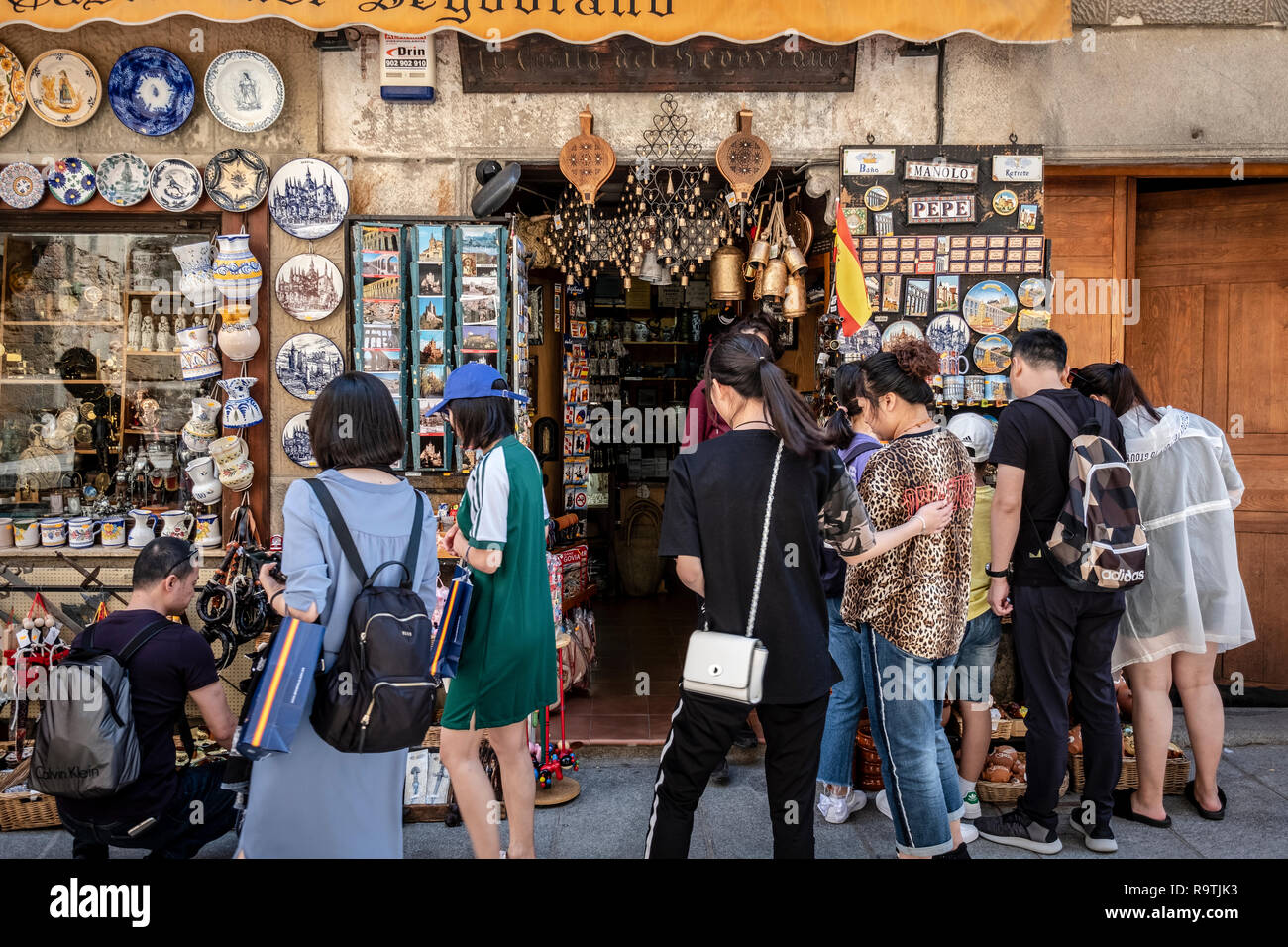 Shopping street segovia spain hi-res stock photography and images - Alamy