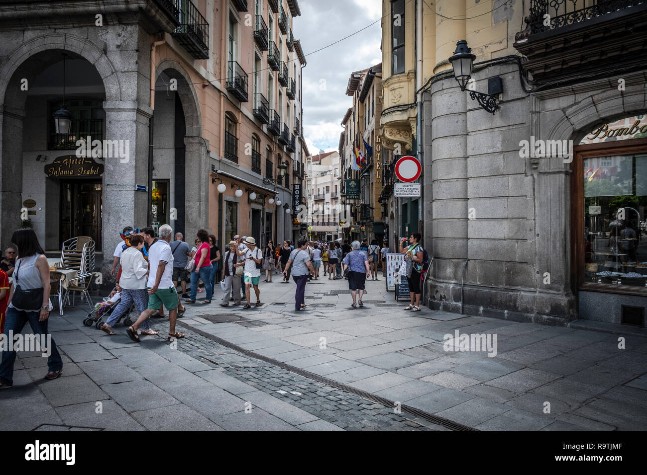 Shopping street segovia spain hi-res stock photography and images - Alamy