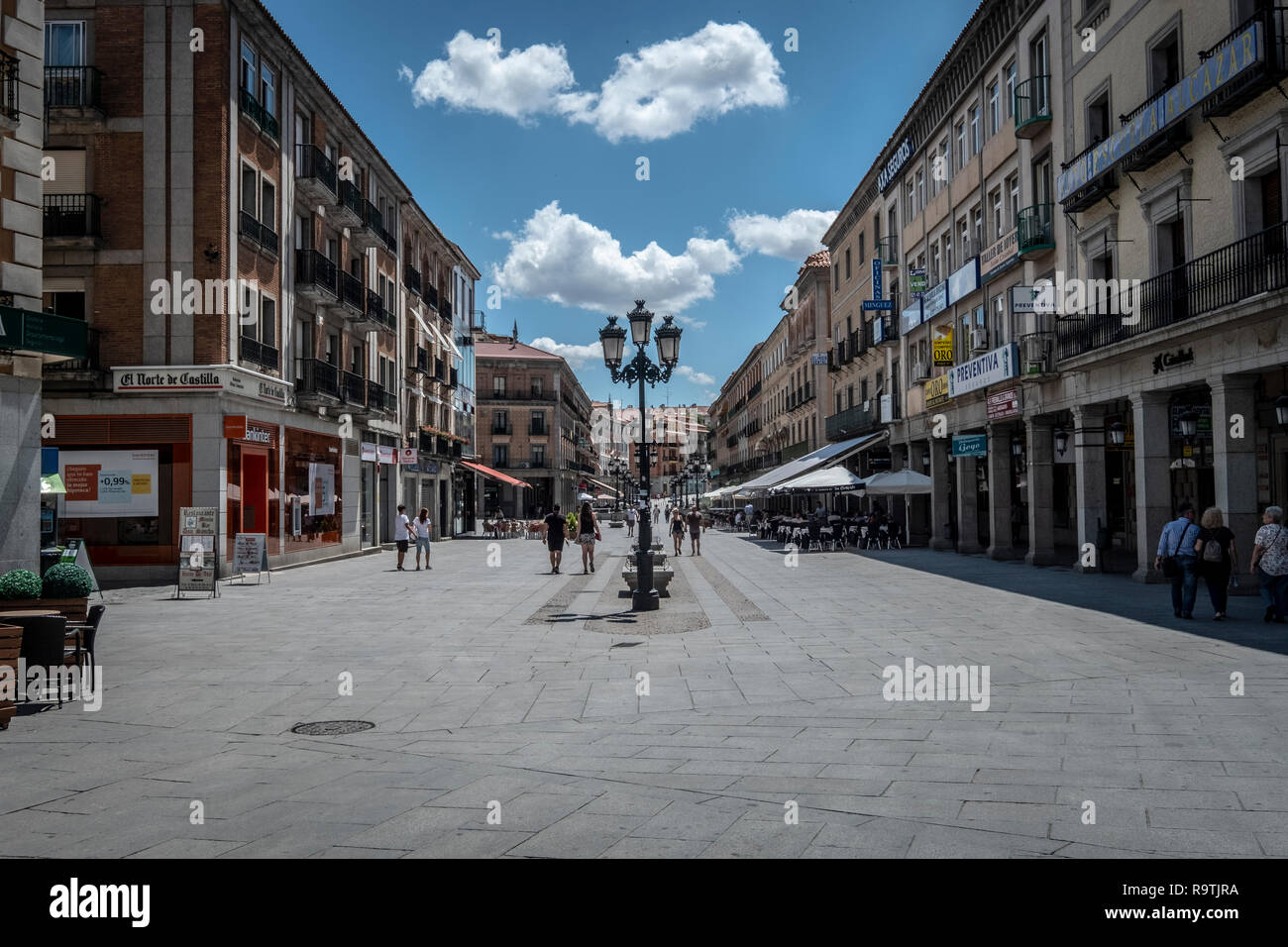 Shopping street segovia spain hi-res stock photography and images - Alamy