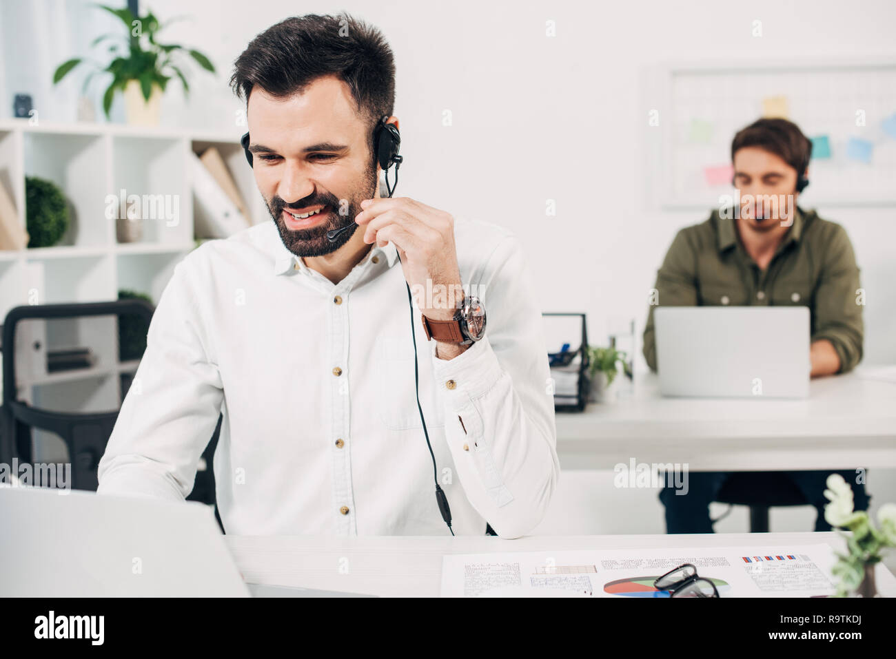 Using microphones hi-res stock photography and images - Alamy