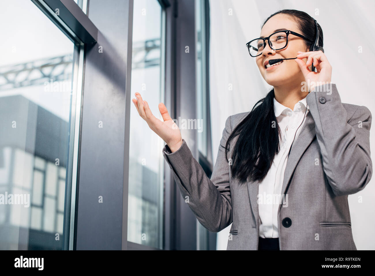 Microphone window hi-res stock photography and images - Alamy