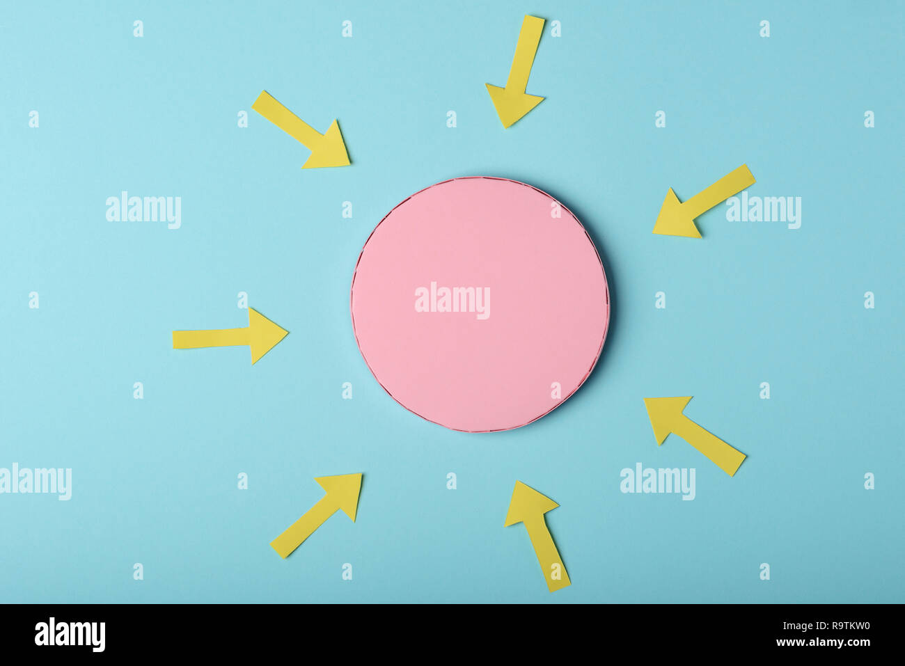 Infographic arrows pointing out hi-res stock photography and images - Alamy