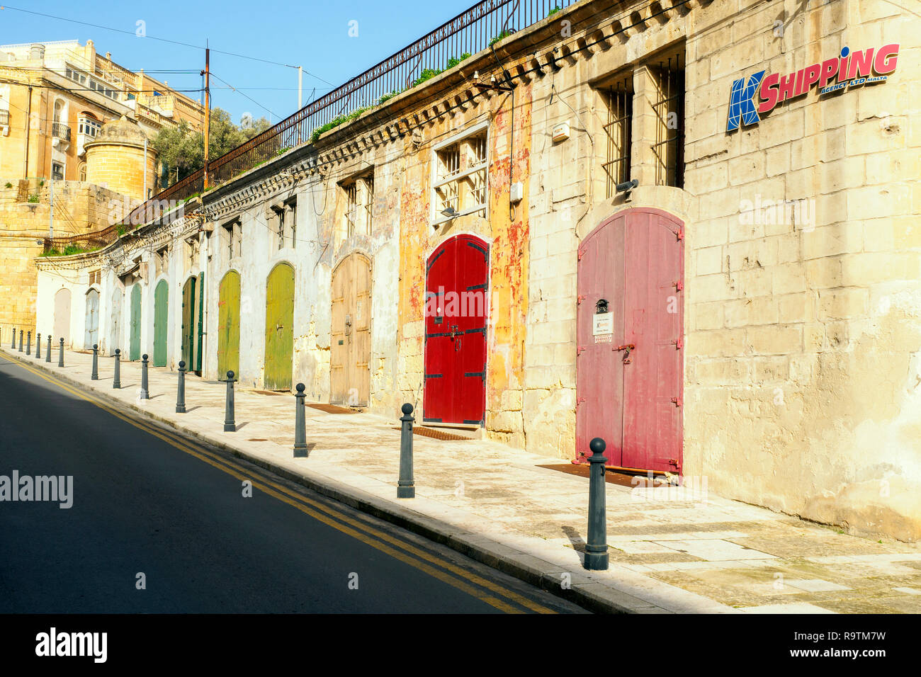 Colourful garage door hi-res stock photography and images - Alamy