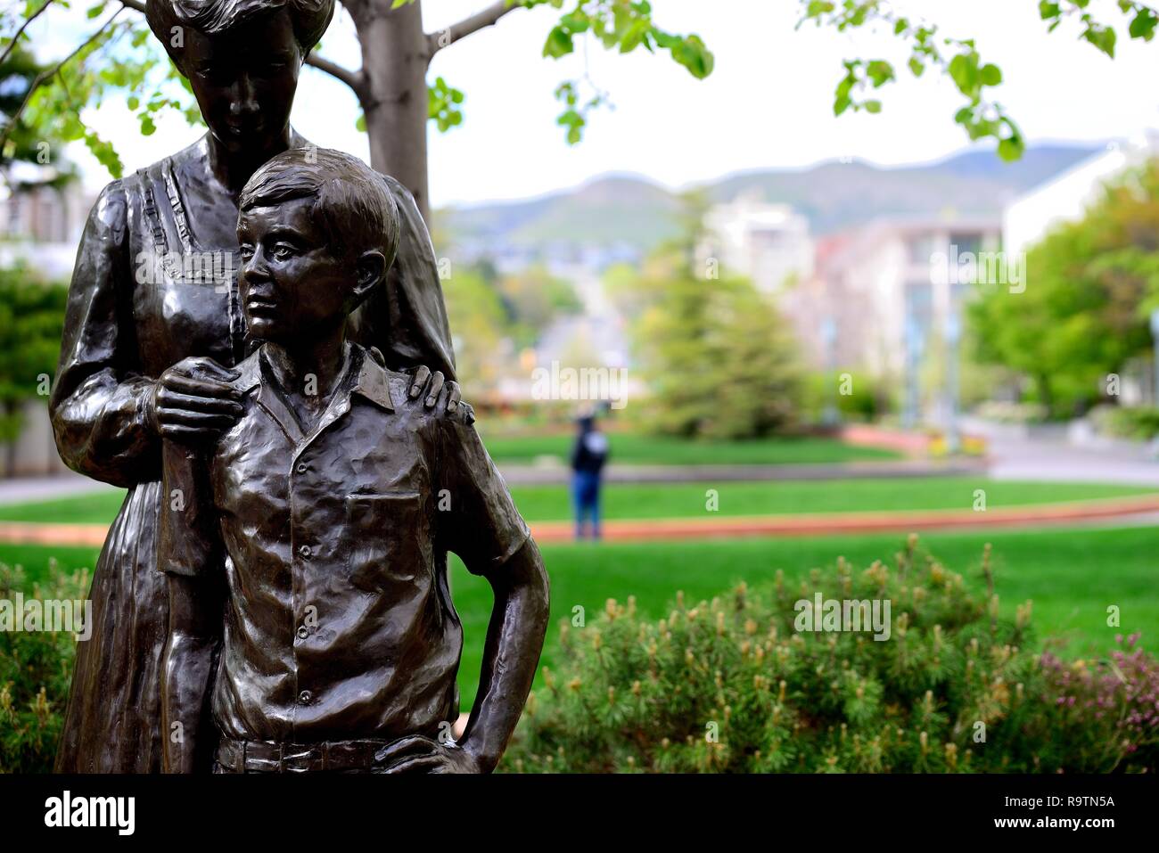 Baseball player statue in hi-res stock photography and images - Alamy